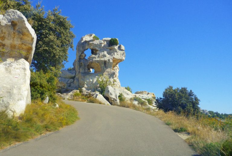 The Alpilles in Provence: A Discovery Guide - French Moments