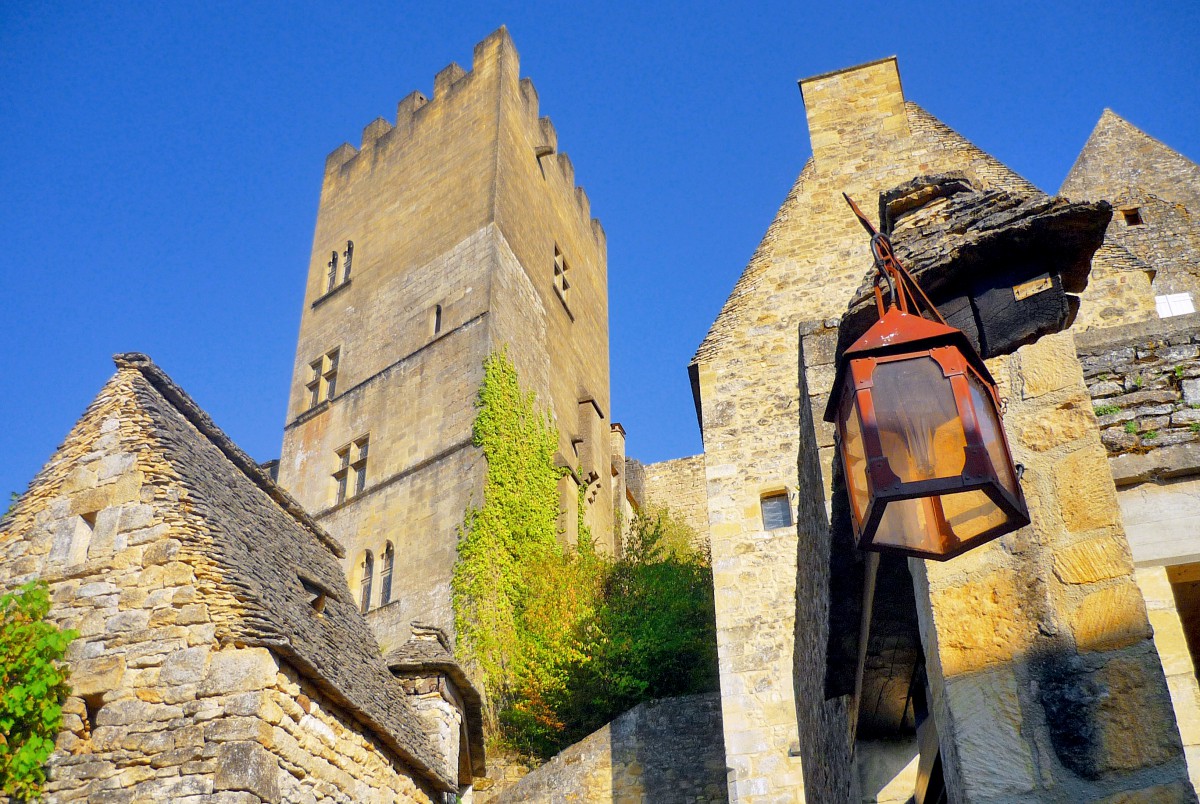 Discover the village and castle of Beynac - French Moments