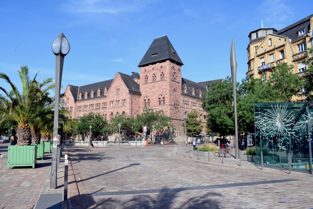 Jaumont Stone: the golden stone of Metz - French Moments