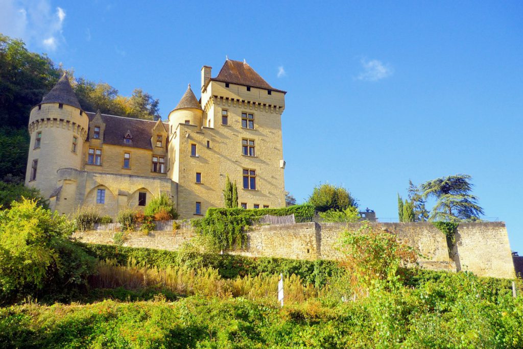 Discover the village of La Roque-Gageac - French Moments