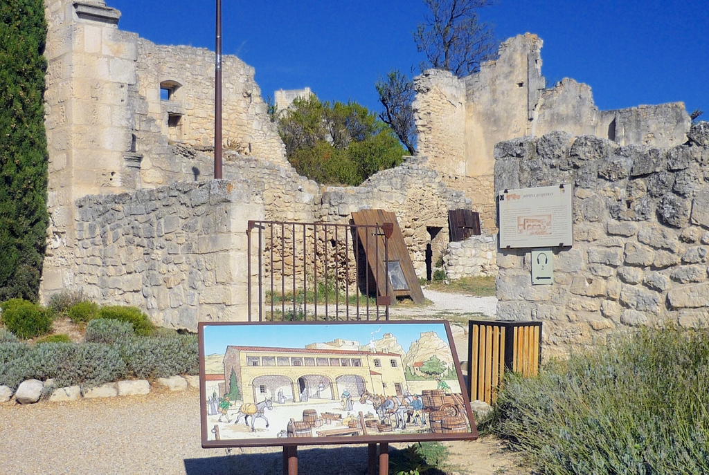 Les Baux-de-Provence: a beautiful village! - French Moments