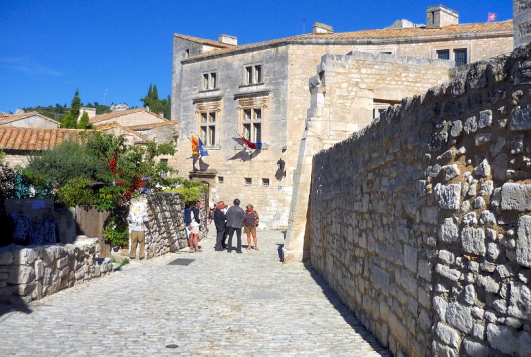 Les Baux-de-Provence: Best Things to See - French Moments