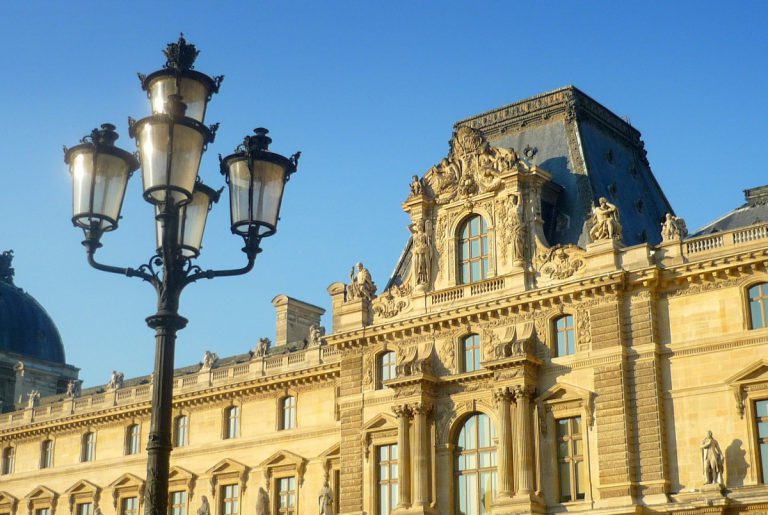 What Are The Different Lamp Posts Of Paris? - French Moments