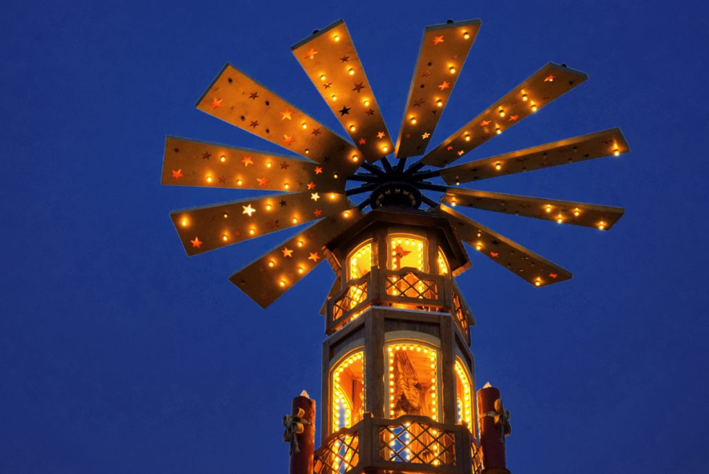 The Christmas pyramid: Origins and Traditions - French Moments