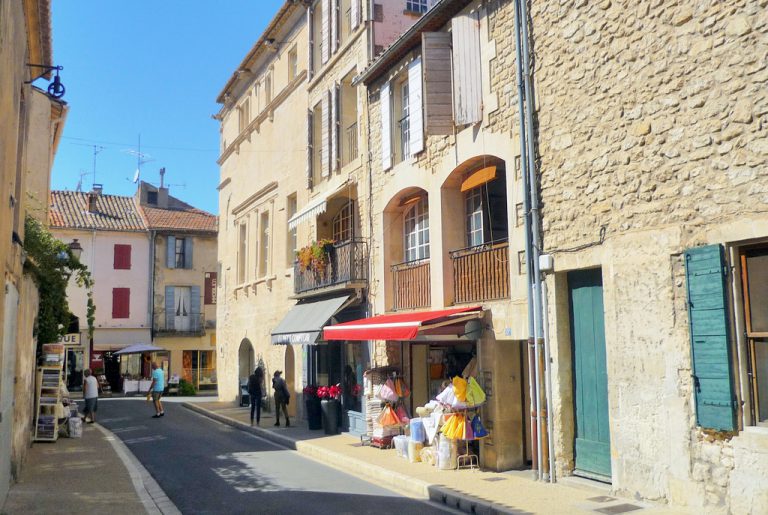 Saint-Rémy-de-Provence: A Discovery Guide - French Moments