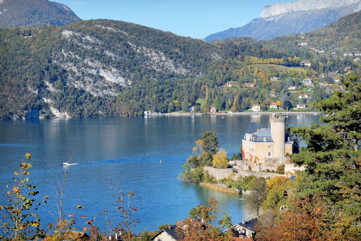 Discover the village of Duingt near Annecy - French Moments