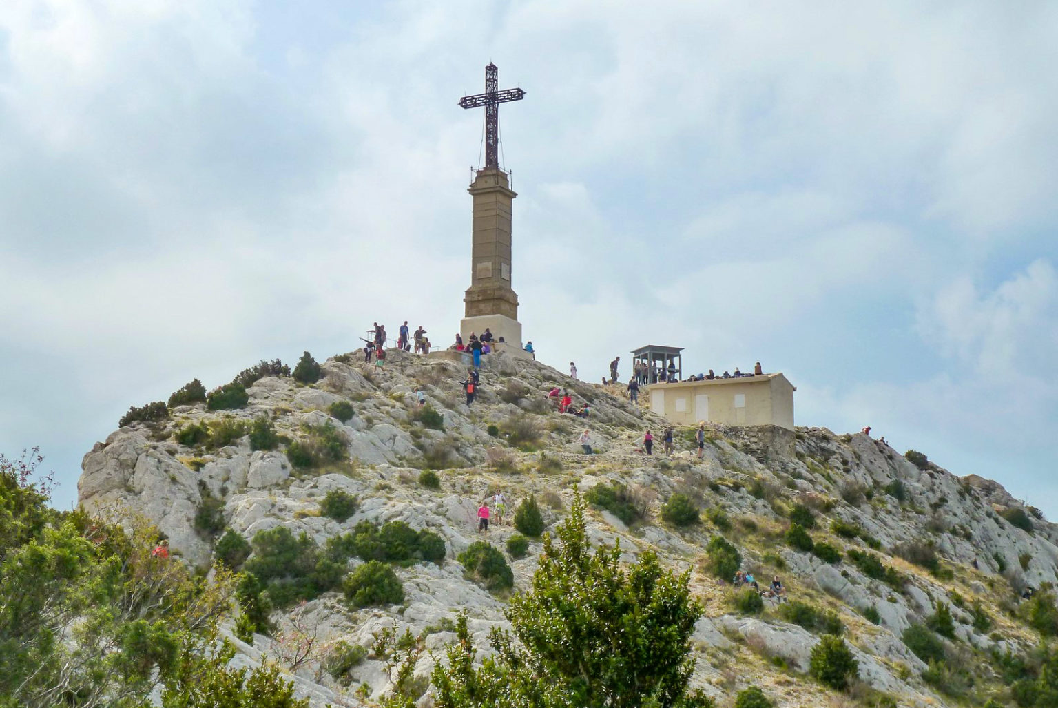 Montagne Sainte-Victoire: the iconic mountain of Aix - French Moments