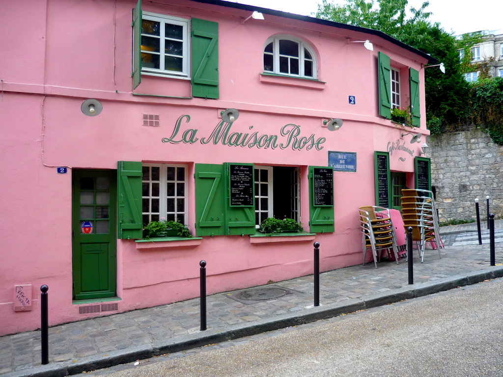 Discover the village of Montmartre in Paris - French Moments