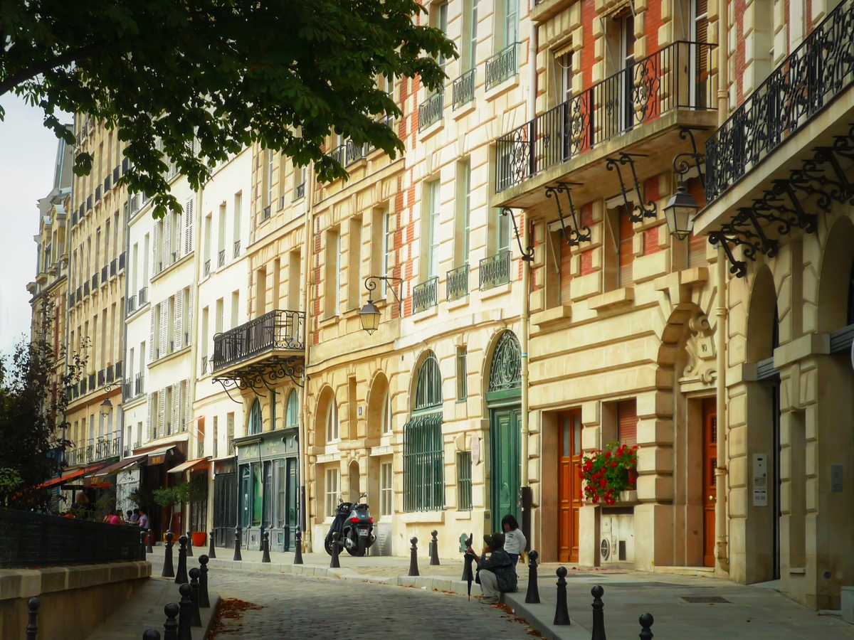 Place Dauphine: One of Paris' Most Romantic Squares - French Moments