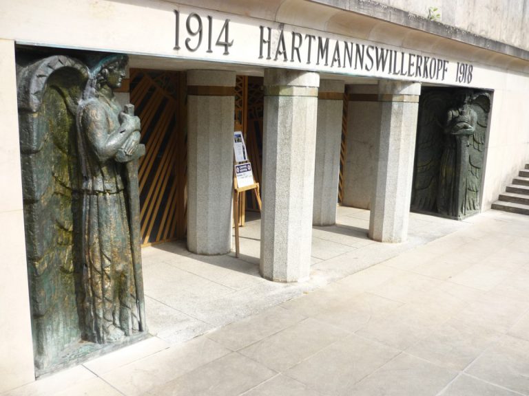 Toussaint Day and French cemeteries - French Moments