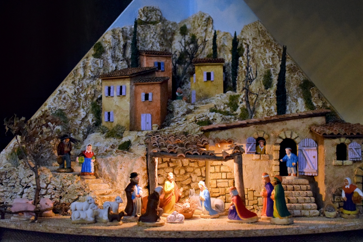 A Guide to the Easter Traditions in France - French Moments