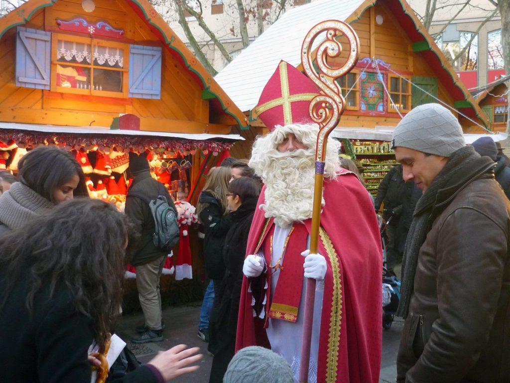 15 French Traditions of Christmas You Should Know! - French Moments