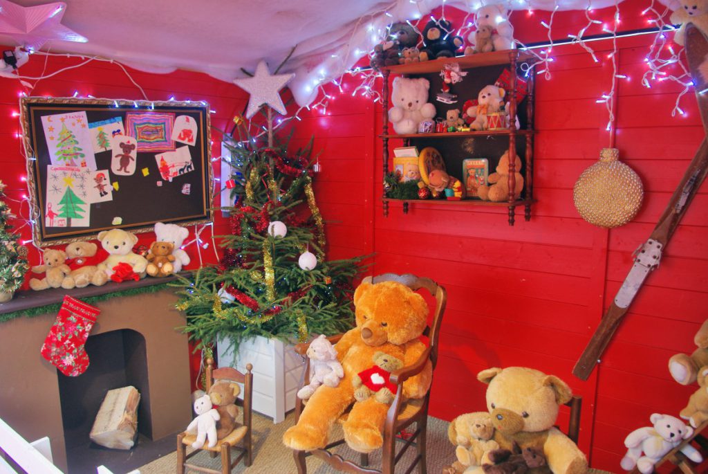Annecy Christmas Market: What To See in 2025 - French Moments