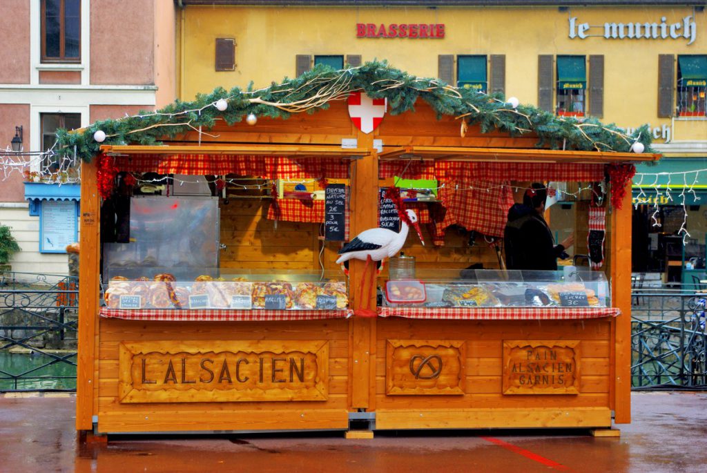 Annecy Christmas Market: What To See in 2025 - French Moments