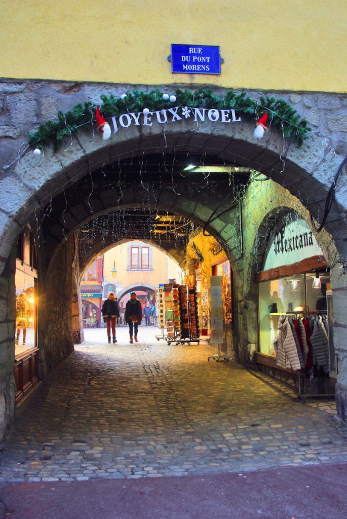Annecy Christmas Market: What To See in 2025 - French Moments