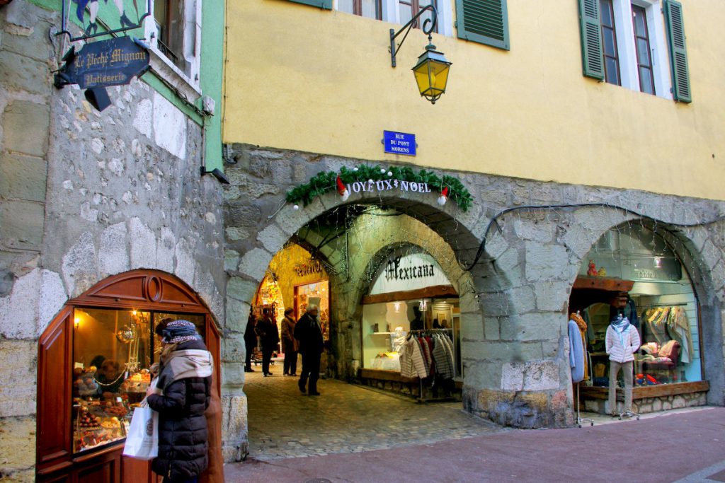 Annecy Christmas Market: What To See in 2025 - French Moments