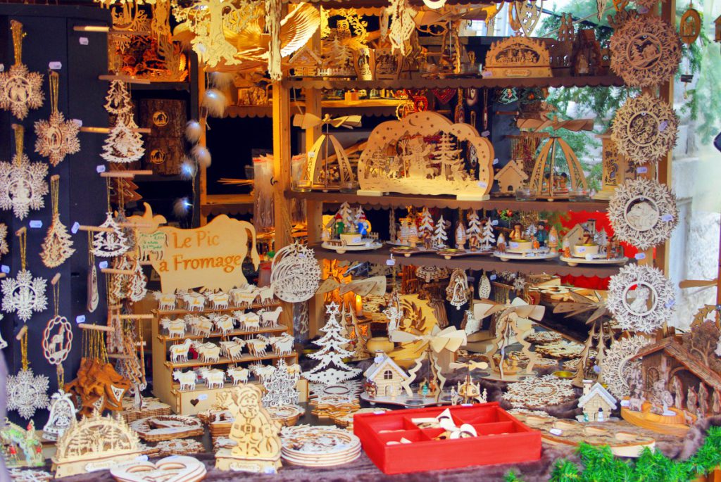 Annecy Christmas Market: What To See in 2025 - French Moments