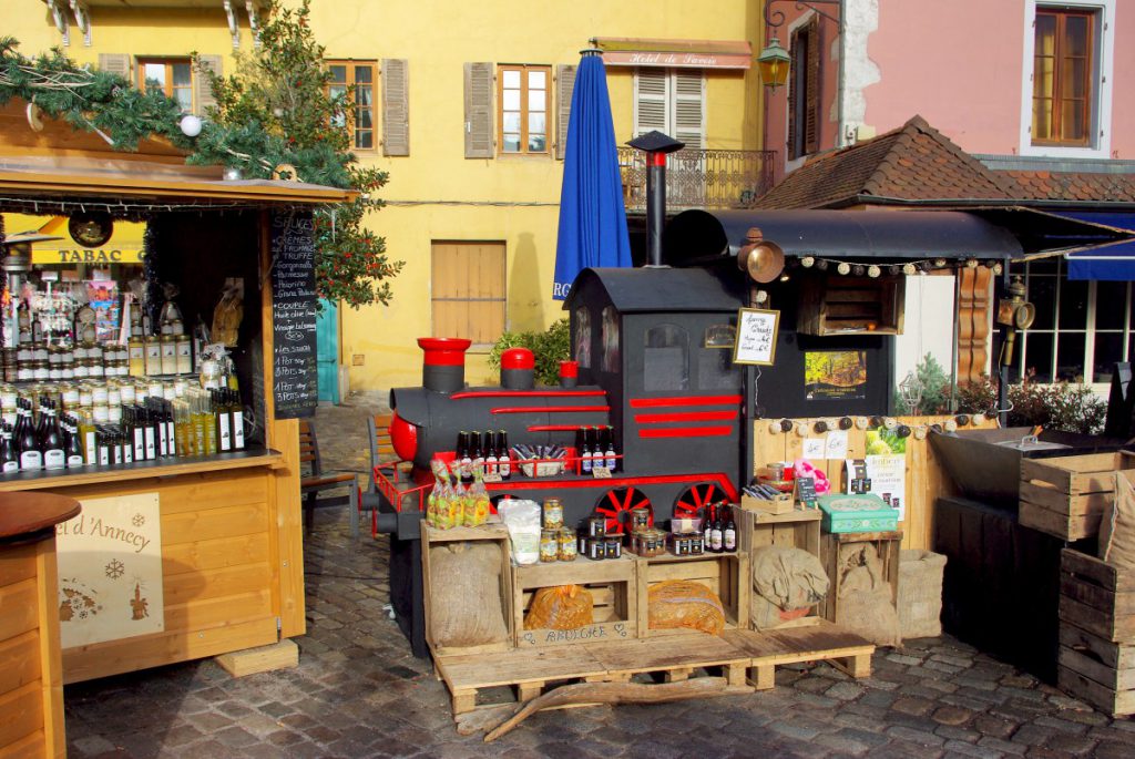 Annecy Christmas Market: What To See in 2025 - French Moments