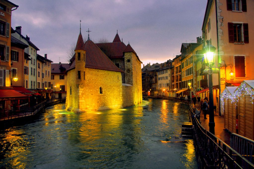 A Discovery Guide to the Annecy Christmas Market - French Moments
