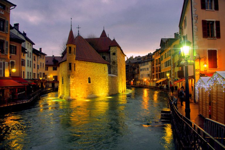 A Discovery Guide to the Annecy Christmas Market - French Moments