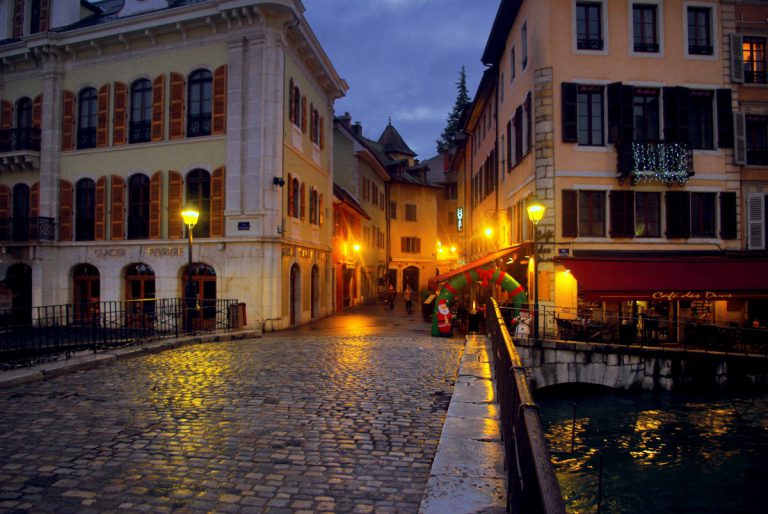 A Discovery Guide to the Annecy Christmas Market - French Moments