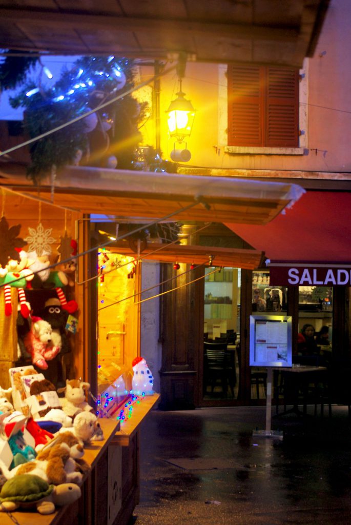 Annecy Christmas Market: What To See in 2025 - French Moments