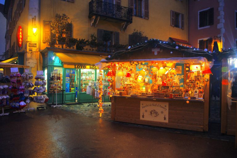 Annecy Christmas Market: What To See in 2025 - French Moments