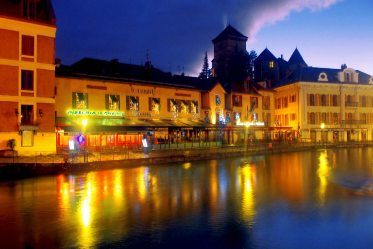 Annecy Christmas Market: What To See in 2025 - French Moments