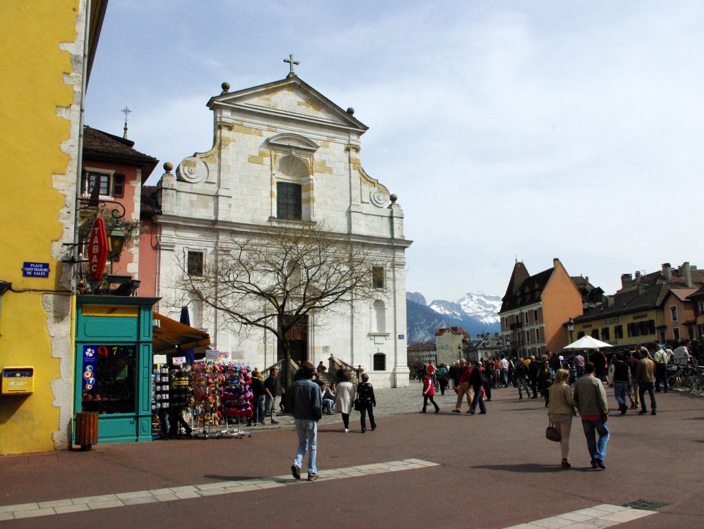 Discover the historic Annecy Churches - French Moments