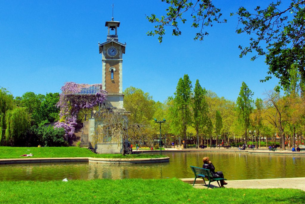 Should you and I love or hate Paris? - French Moments