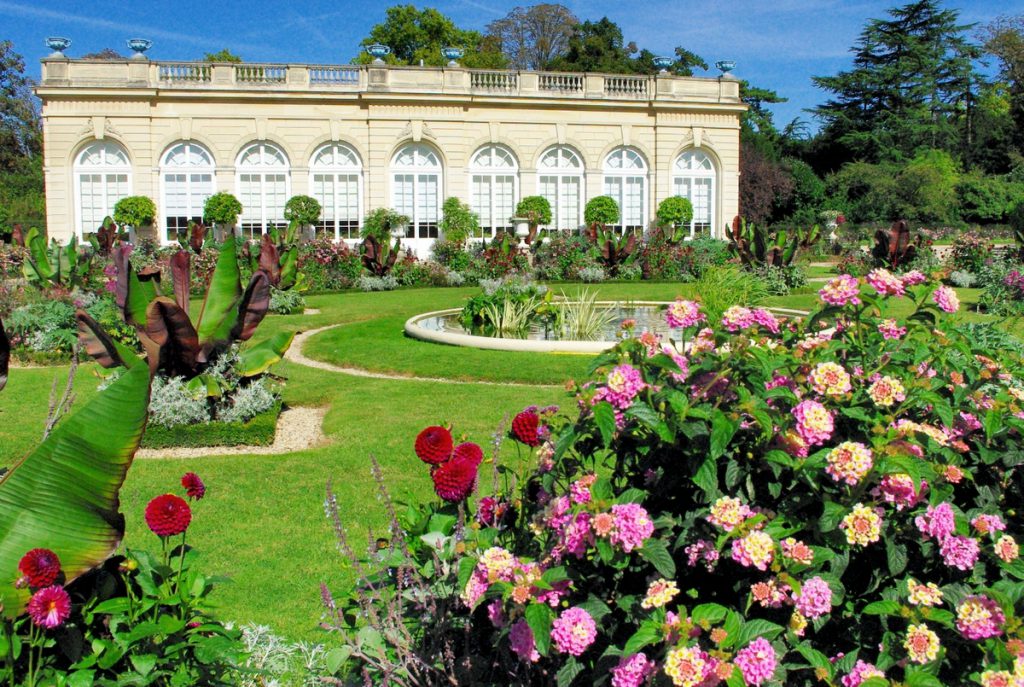 Discover the romantic gardens of Parc de Bagatelle - French Moments