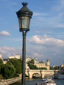 What Are The Different Lamp Posts Of Paris? - French Moments