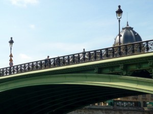 What Are The Different Lamp Posts Of Paris? - French Moments