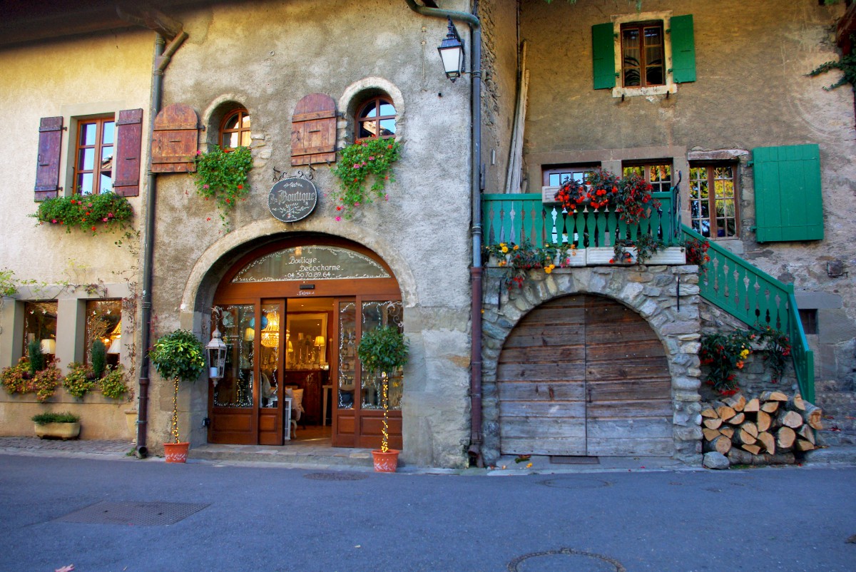 Yvoire: Discover a medieval village by Lake Geneva - French Moments