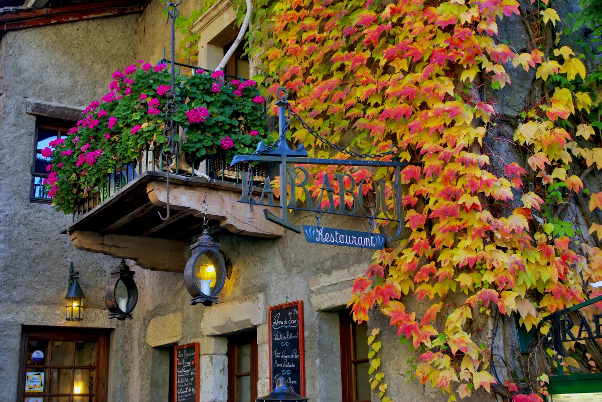 Yvoire: Discover a medieval village by Lake Geneva - French Moments