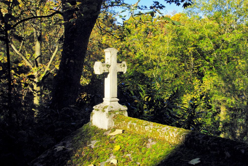 Toussaint Day and French cemeteries - French Moments