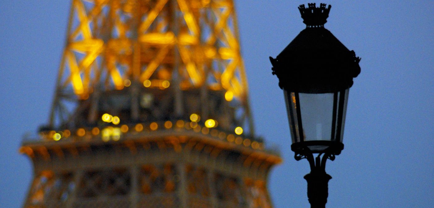 What Are The Different Lamp Posts Of Paris? - French Moments