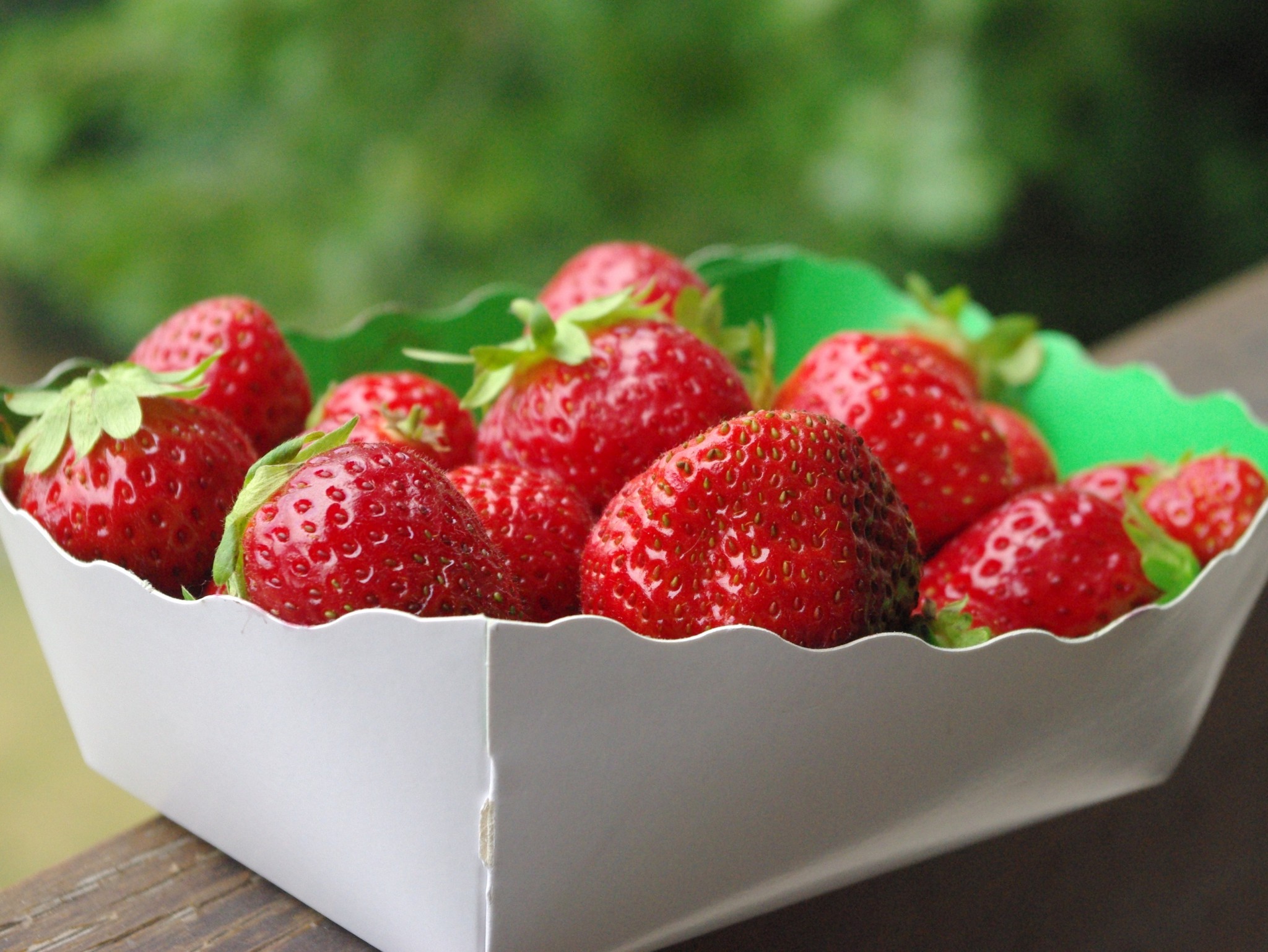 Sweet sweet strawberries - French Moments