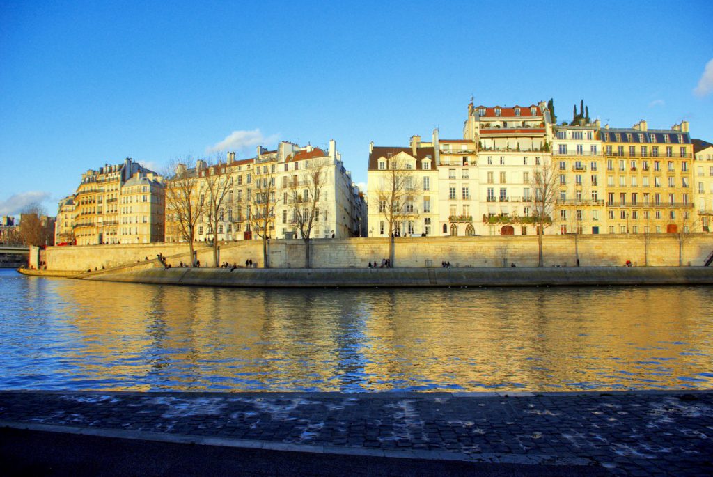 Discover the Ile Saint-Louis, Paris' treasure island - French Moments