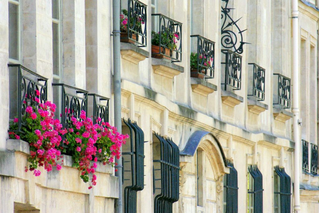 Discover the Ile Saint-Louis, Paris' treasure island - French Moments