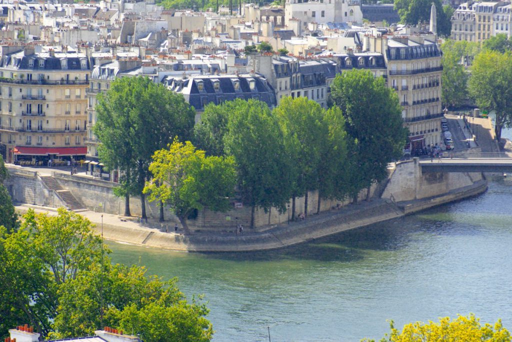 Discover the Ile Saint-Louis, Paris' treasure island - French Moments