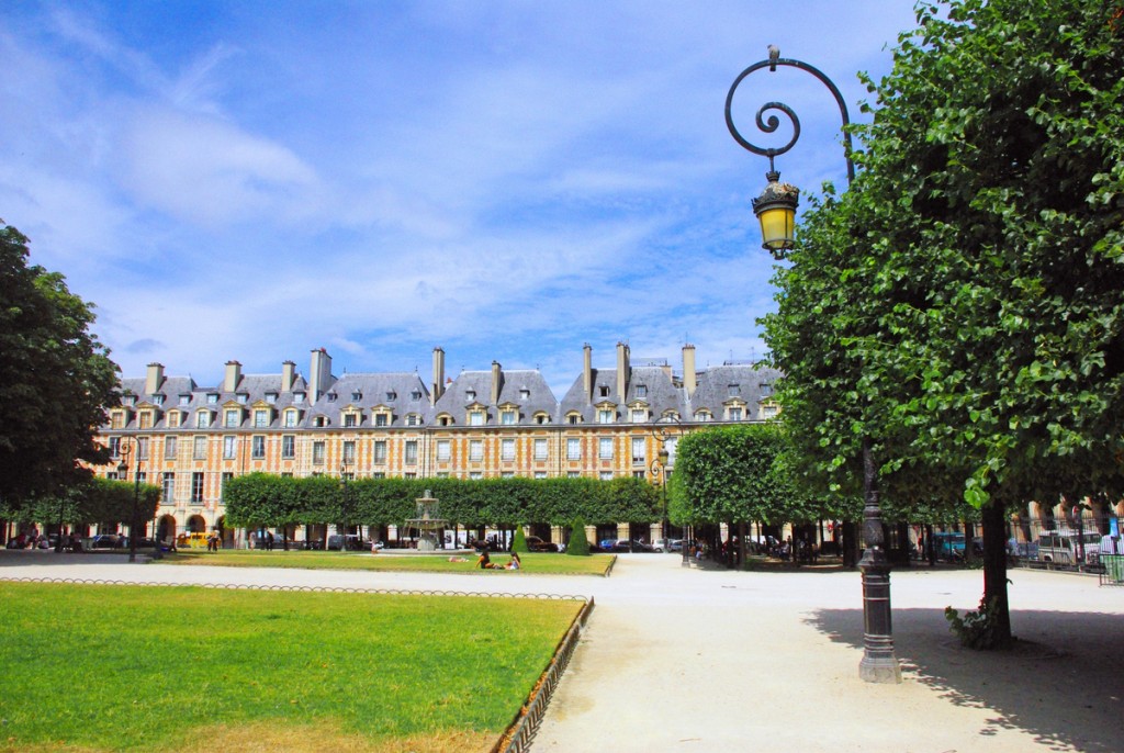 Top 10 Most Beautiful Squares of France - French Moments