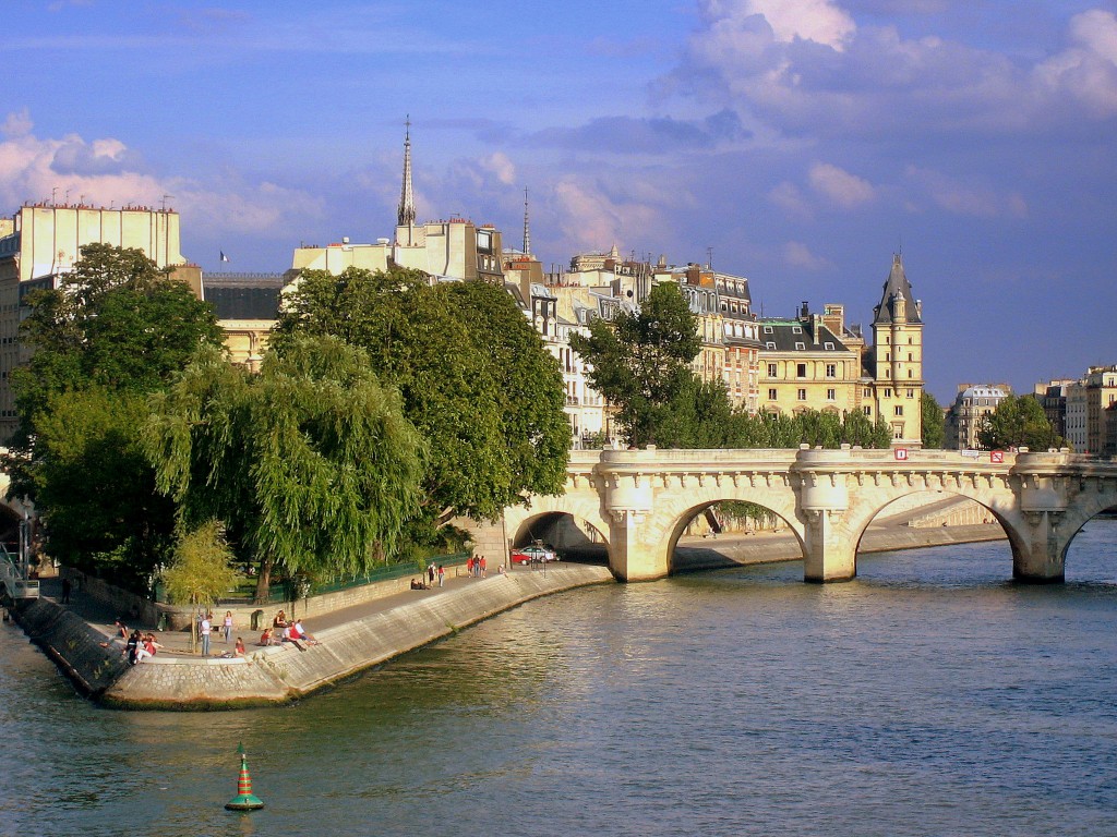 The little secrets of Pont-Neuf, Paris' oldest bridge - French Moments