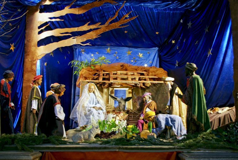 Christmas Nativity Scenes in Paris - French Moments