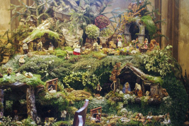 Christmas Nativity Scenes in Paris - French Moments