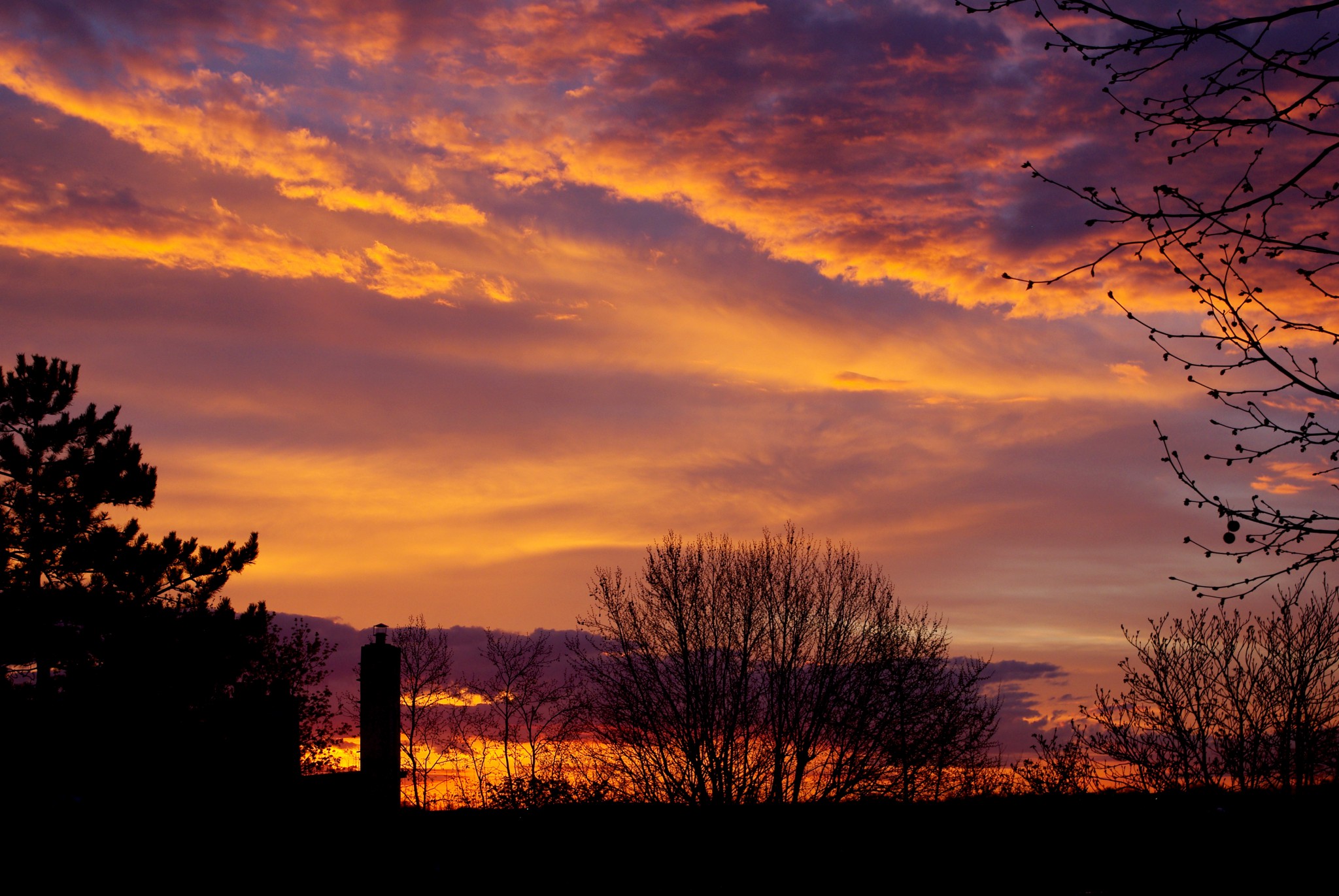 Fantastic April Sunrise in Maisons-Laffitte - French Moments