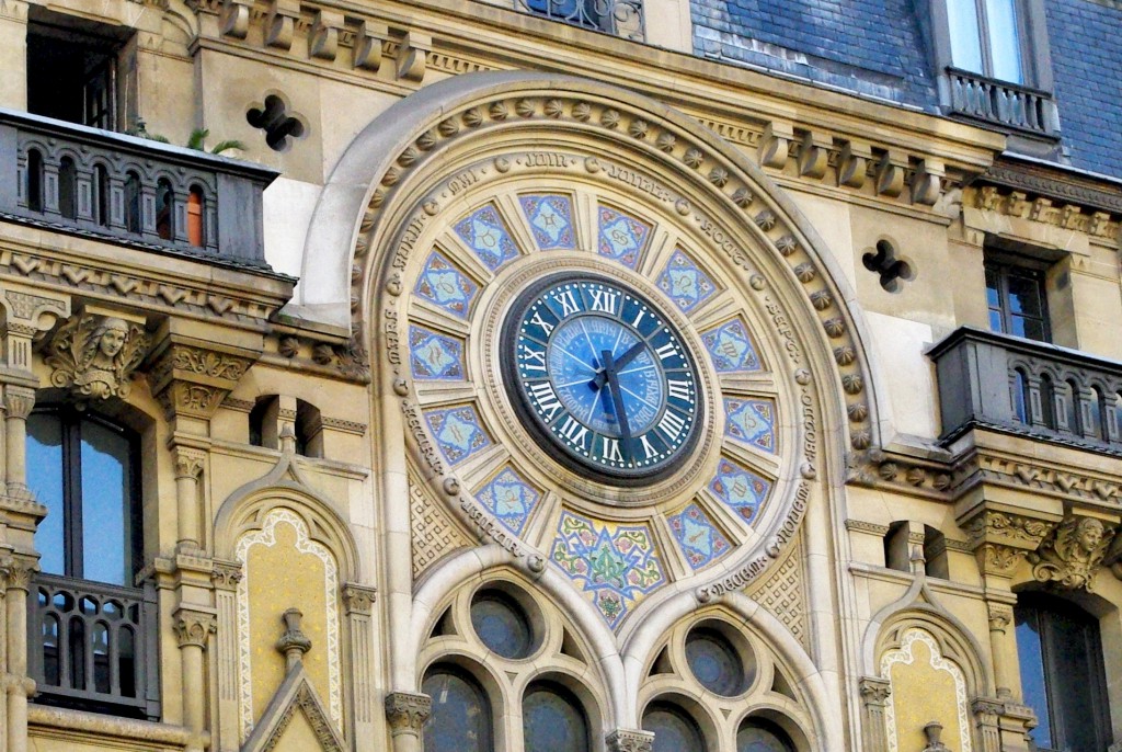 What makes the public clocks of Paris popular? - French Moments