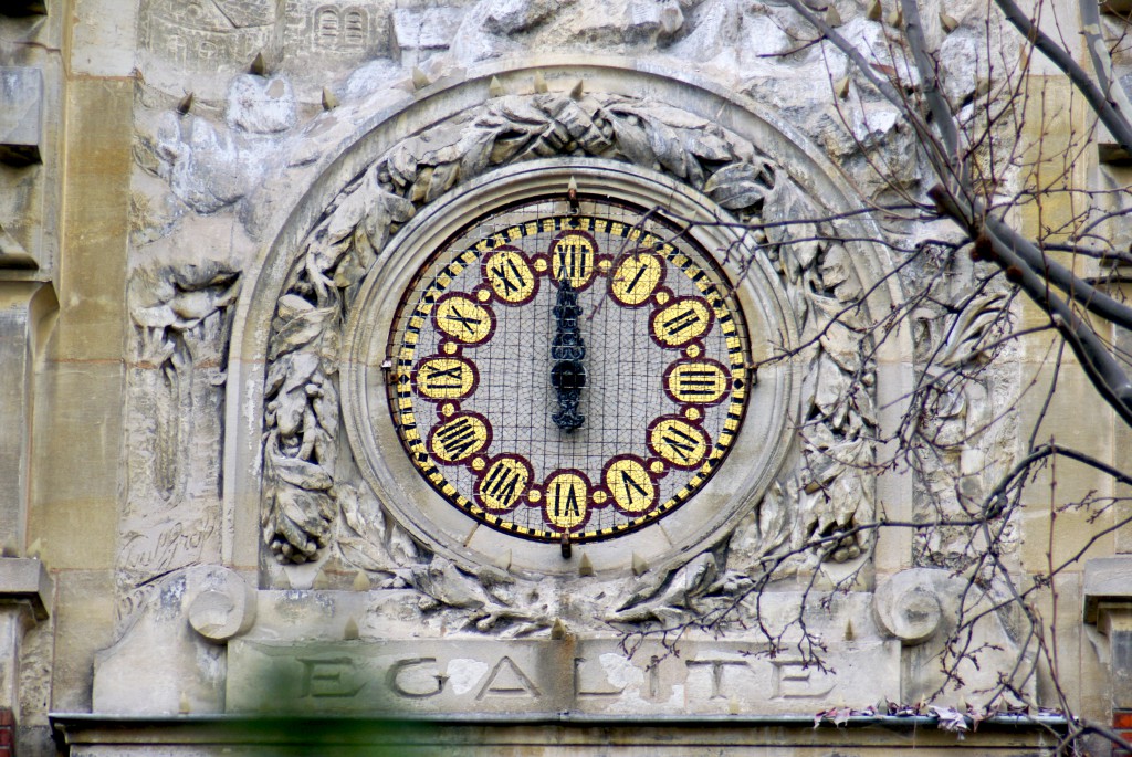 What makes the public clocks of Paris popular? - French Moments