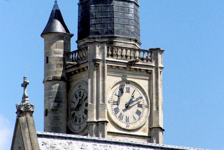 What makes the public clocks of Paris popular? - French Moments