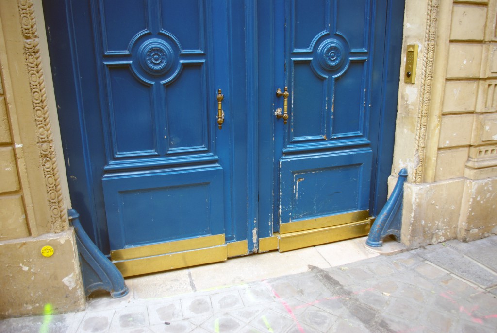 What are guard stones in Paris? - French Moments